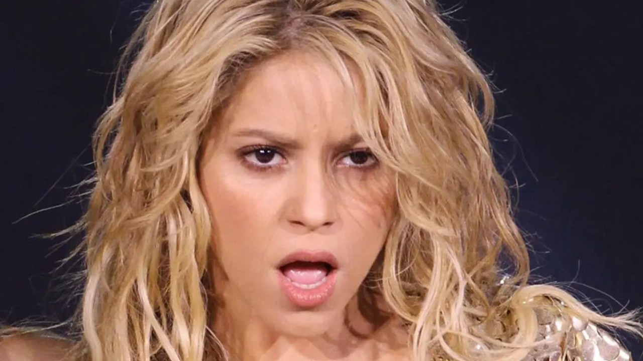 Shakira still surprises at 46-years-old with her poses! Hotter than a ...